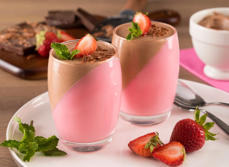 Flan de fresas con crema y mousse de chocolate - D'Gari